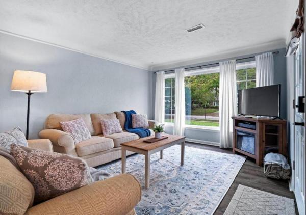 Modern 3bed Home Near Cle With Private Backyard - Cleveland, OH