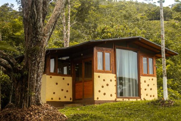 Reserva Natural Pure San Carlos Cabañas Bio Construcción - San Carlos, Colombia