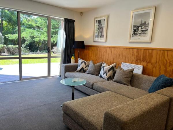 Spacious Suburban Hideaway - Rolleston
