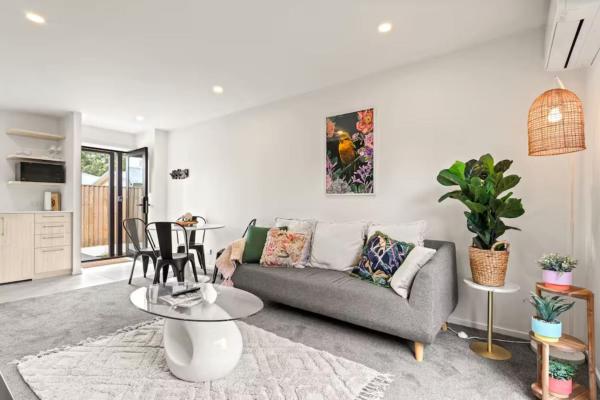 Vibrant 2 Bed Henderson Abode - Auckland