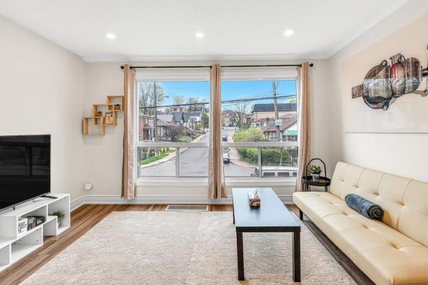 Cozy 2br Home With Workspace Toronto Retreat - Toronto
