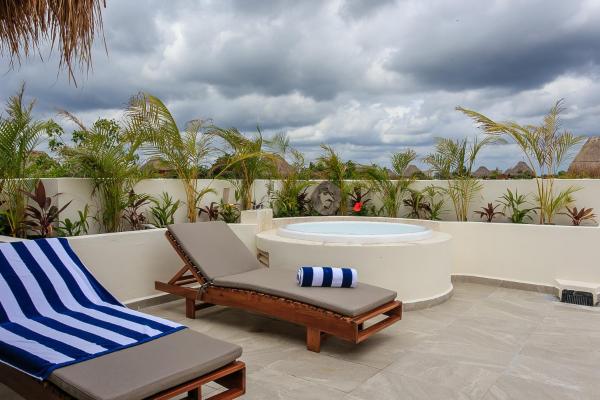 Penthouse Condo Private Rooftop Terrace With Jacuzzi - Paradise Beach