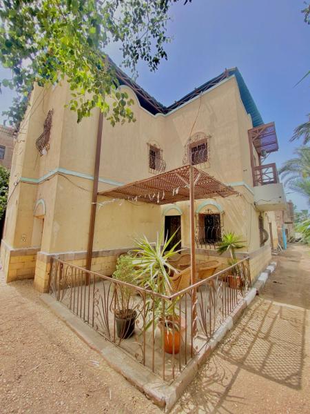 Yellow House On The Nile - Louxor