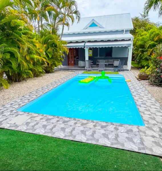 Villa With Relaxing Pool - Saint-François