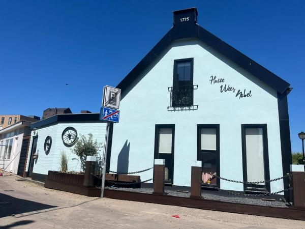 Huize Wees Nobel In Het Centrum Van Oud Beijerland Dicht Bij Rotterdam - Vlaardingen