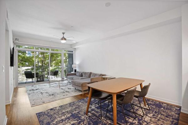 Architectural 2bd Condo In Miracle Mile Perfect For Families - Culver City, CA