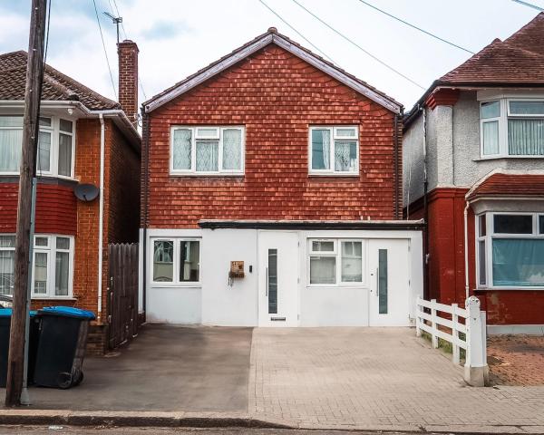 Comfy 2 Bed Flat In Wembley With Driveway - Harrow