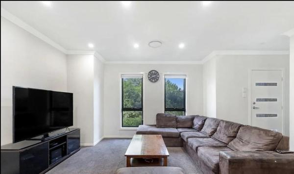 Family Home With Separate Stuio - Blacktown