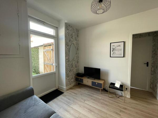 Charmant T2 Avec Cour Extérieure - Cholet