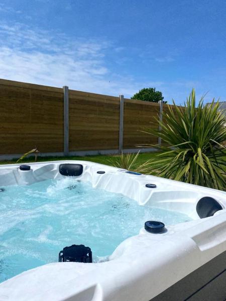 Villa Palulova - Maison 8 Personnes - Spa - Plouescat