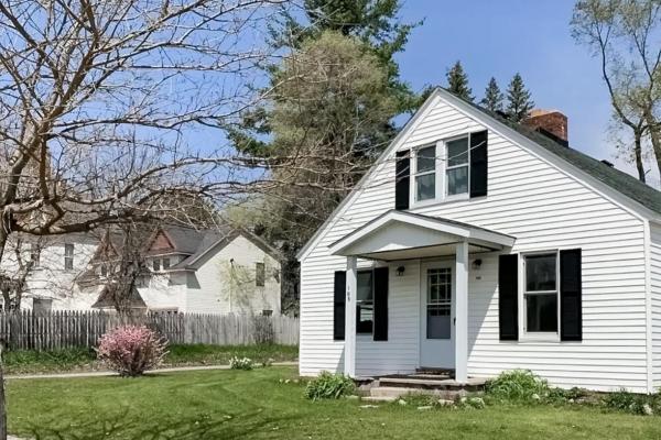 River Beach Cottage - Torch Lake, MI