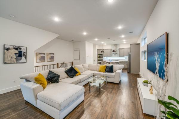 10 Mi To Dtwn Dallas Sleek Retreat With Balcony - Richardson, TX