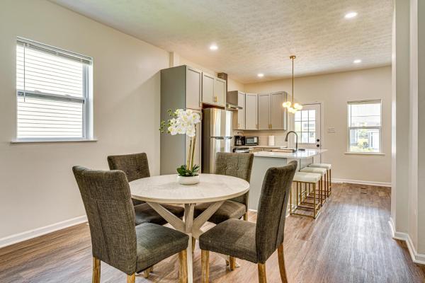 2 Mi To Mass Ave Indianapolis Townhome Near Parks - International Marketplace, IN