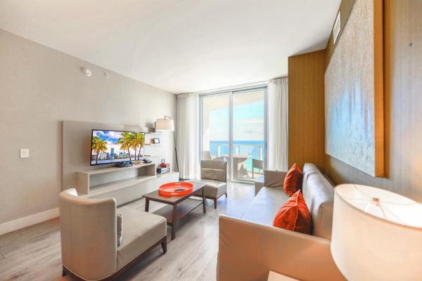 Oceanfront Retreat Scenic Views & Coastal Comfort - Hollywood, FL
