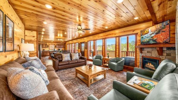 Luxe Memory Maker View Indoor Pool Games Sleeps 20 - Sevierville, TN