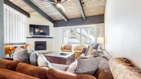 Mid Century Modern Cabin #212 - Walk To Village - Mammoth Lakes, CA