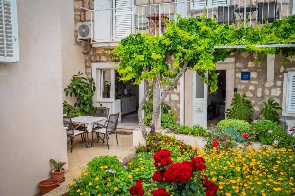 Apartment Jelena With Terrace And Balcony - 두브로브니크