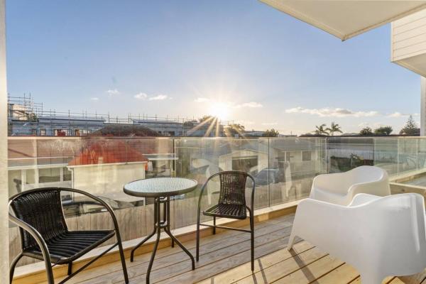 Premium Townhouse W Sunset Views Close To Airport - Auckland