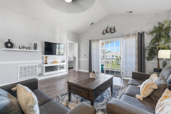 Pet-friendly Luxury 3br With Pool Sleeps 8 Near Beach - Myrtle Beach, SC