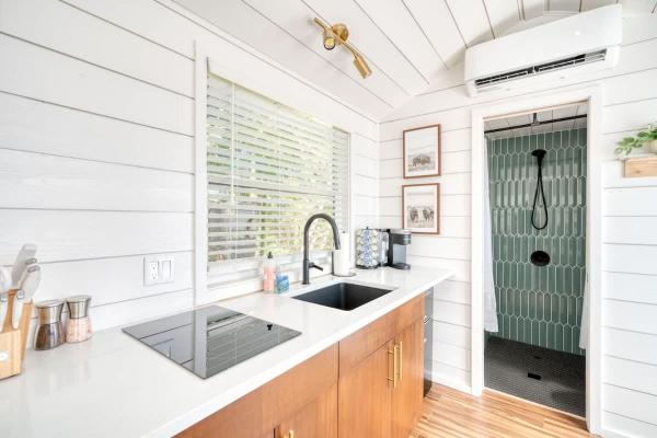 Stay Portland - Mississippi Micro-luxe - Mid-century Style - Portsmouth - Portland
