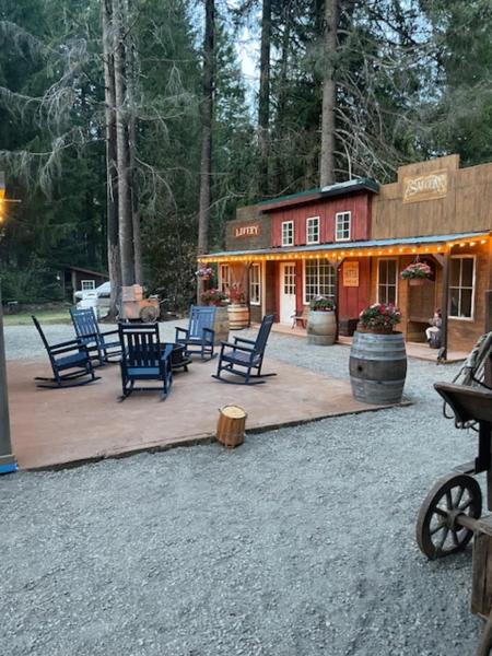 Rushing River Retreat - 오리건