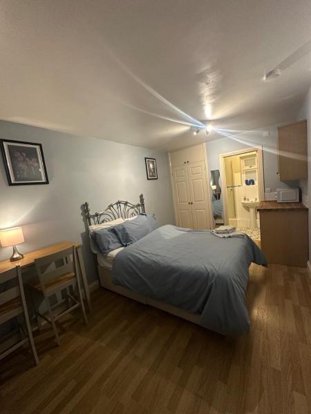 Yew Tree House Private Apartment - London Luton Airport (LTN)