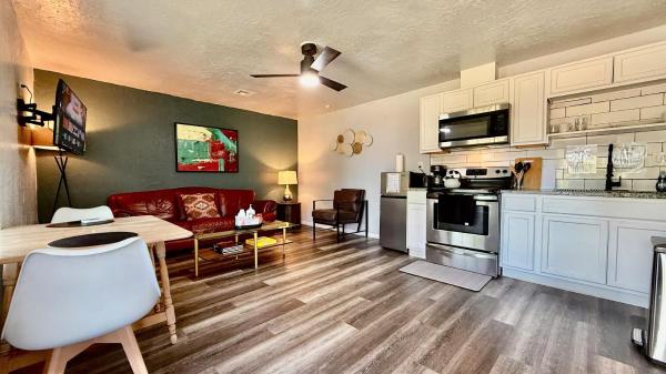 Plaza District Budget Studio Full Kitchen #20a - Oklahoma City