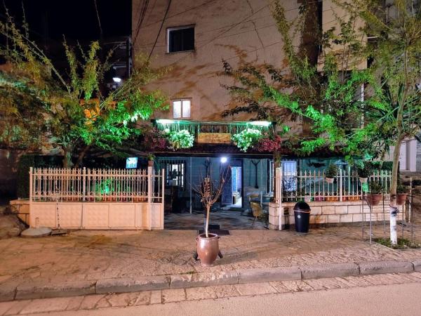 War Bunker Hostel - Ksamil