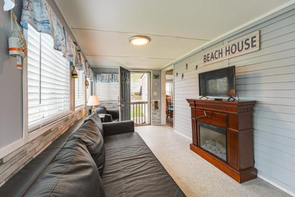 Large Yard Walkable Cottage In Old Orchard Beach! - Old Orchard Beach, ME