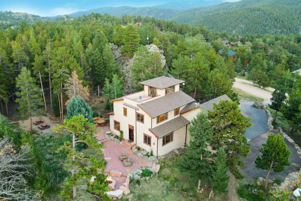 Luxurious Rocky Mountain Retreat Above Boulder - Nederland, CO