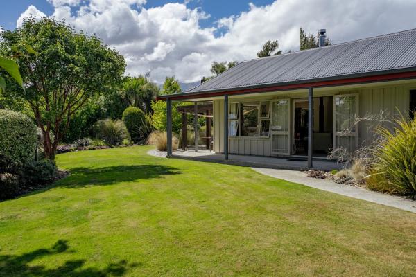 Lake Hawea Hideaway - Lake Hawea Holiday Home - Central Otago District