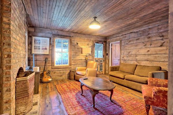 Historic Cabin With Porch And Firepit 5 Minutes From Bryson City - Bryson City, NC