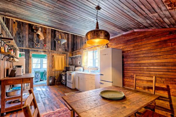 Moonshiners Hideaway - Bryson City, NC
