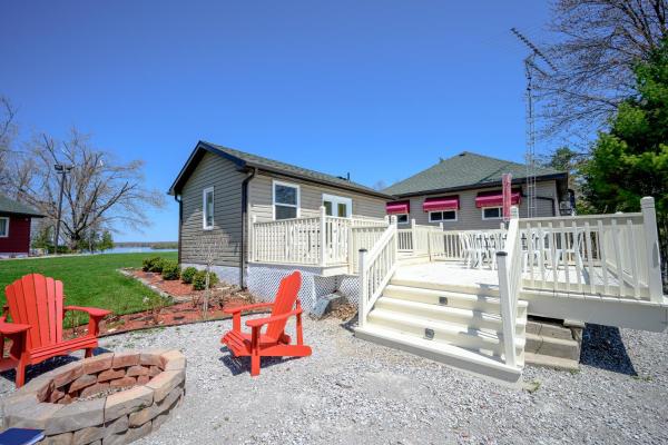 Goffatt Island Hideaway, Peaceful & Private Lake Simcoe Waterfront Getaway - Orillia