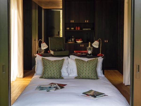 Mad Swans In The Mendips - Bath