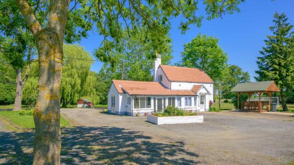 Spa Cottage With Mineral Water - Bourne