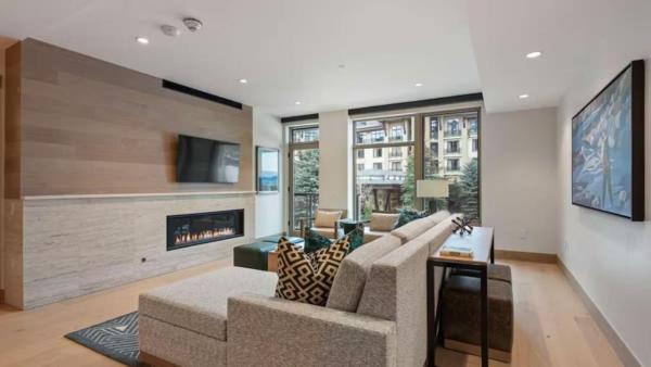 Contemporary 2 Bedroom Luxury Ski In, Ski Out Residence In Snowmass Base Village - Snowmass Village, CO