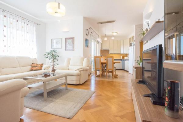 Spacious Apartment On A Great Location -Apartment Kuhta - Biograd na Moru