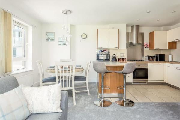 Tally Ho - On Poole Quay, Parking And Wi-fi Included - Wareham