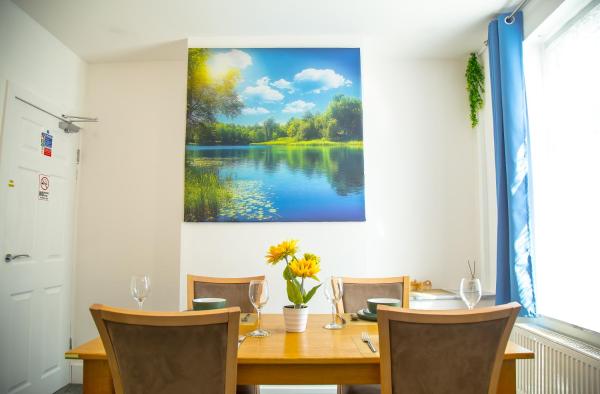 Lucky Home 15 - Ideal For Trade & Family - 2 Bedrooms - 2 Beds - Max 4 Guests - Close To Bae, Docks, Lake District, Beaches - Barrow-in-Furness
