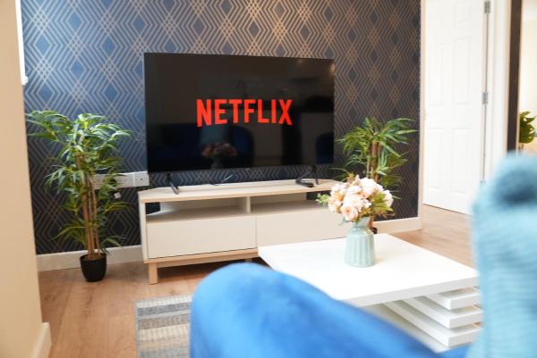Spacious Modern Flat In Luton Town Centre - Luton