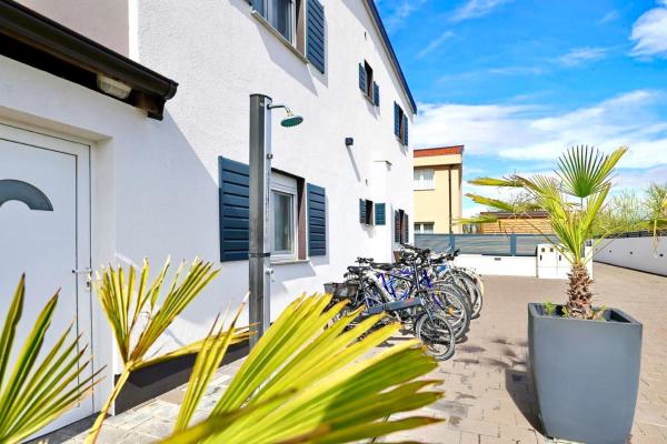Apartments Rosini, 300m From The Beach With Shared Tavern And Bikes, Nin - Nin