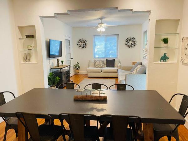 Families Welcome 3 Bedroom Oasis With Parking - Pinecrest, FL