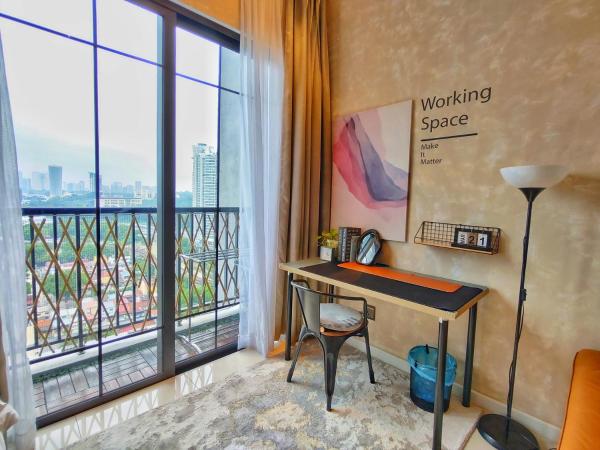 Pretty Room With Balcony Klcc View In Chamber - Kuala Lumpur