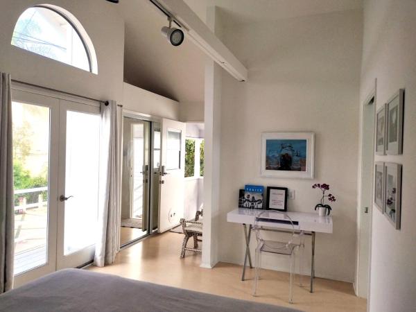 Venice Canals & Beach Guest House - Venice Beach, CA