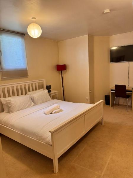 Bec Chambers-stone Villa - Leeds