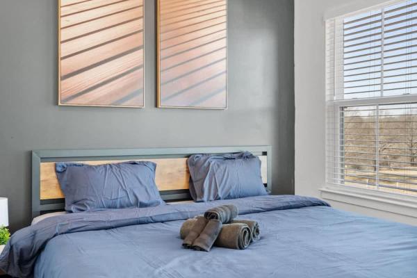 Luxurious King 3br Townhouse Mins To Uptown Clt! - Charlotte, NC