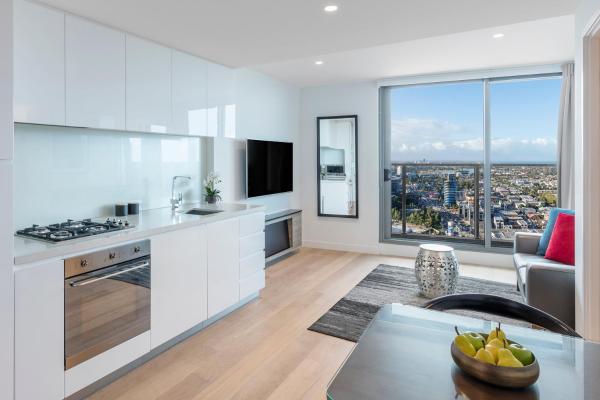 Imagine Marco - Two Bedroom Sky Apartment - St Kilda