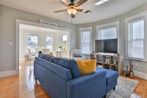Stylish Apartment Near Downtown, Highways, Boston - Lawrence, MA