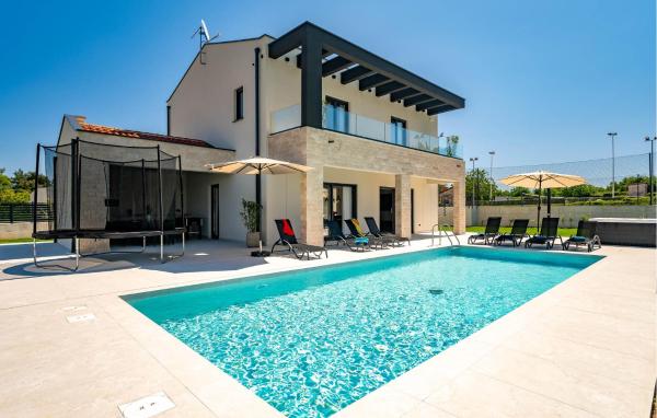 3 Bedroom Cozy Home In Nedescina - Rabac